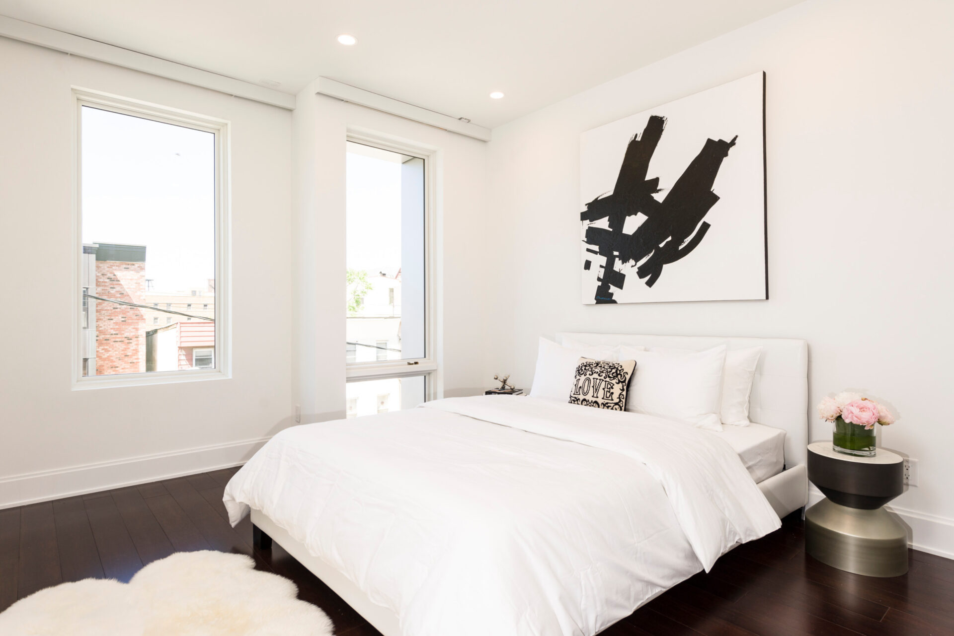 Minimalism for Better Sleep: The Benefits of a Simplified Bedroom ...