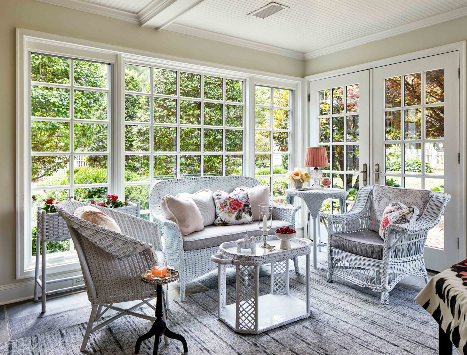 Sun-Sational Spaces: Inspiring Sunroom Ideas for the Ultimate ...