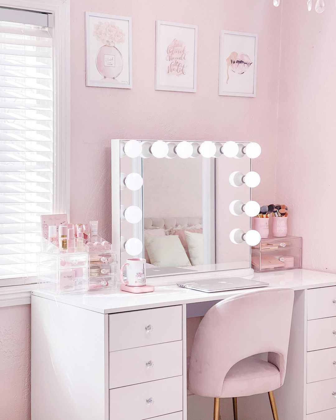 Glam Up Your Space: Inspiring Vanity Ideas for a Luxurious Feel - HouzEdit