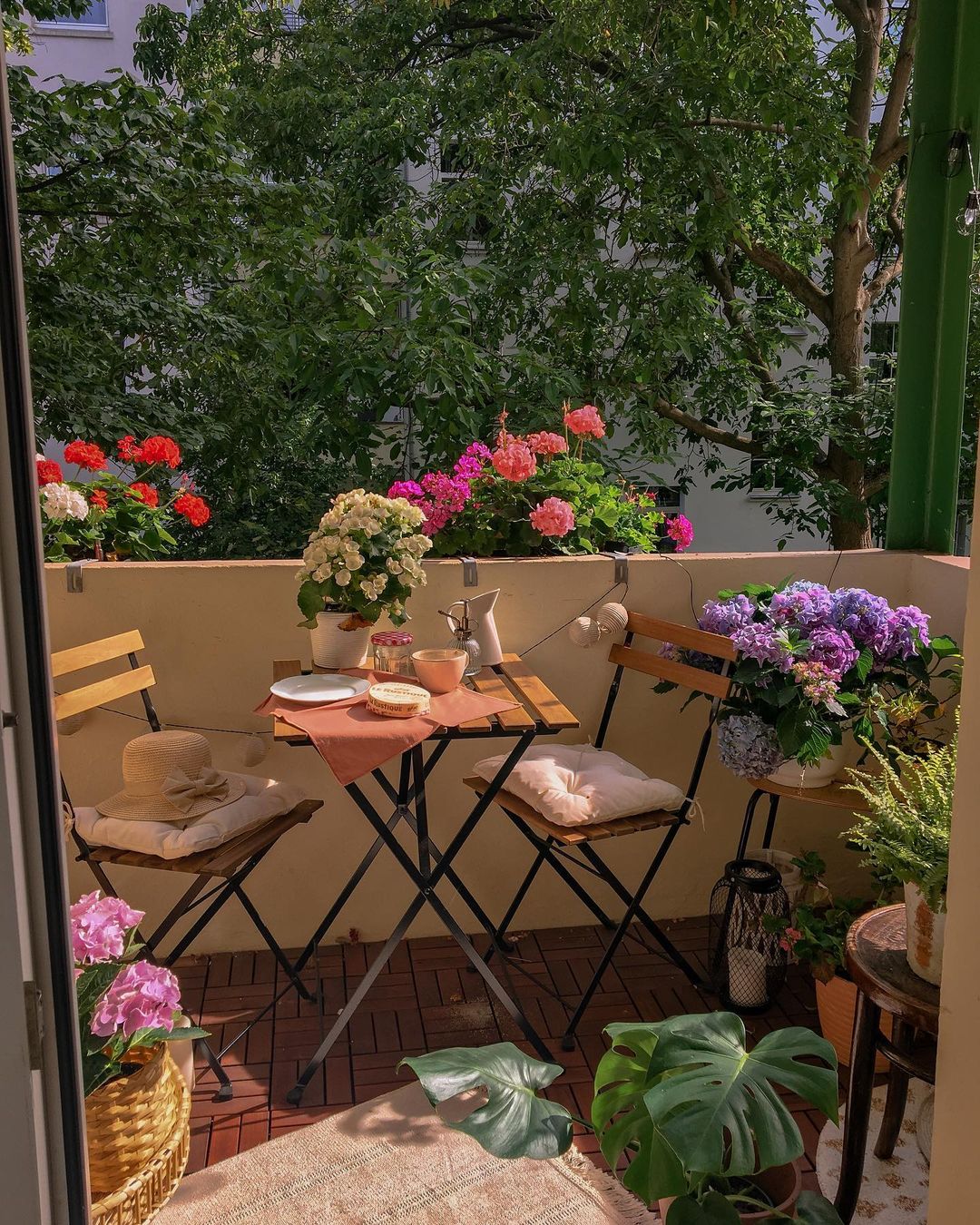 Small Balcony Interior Design: Transforming Limited Space into a Cozy ...
